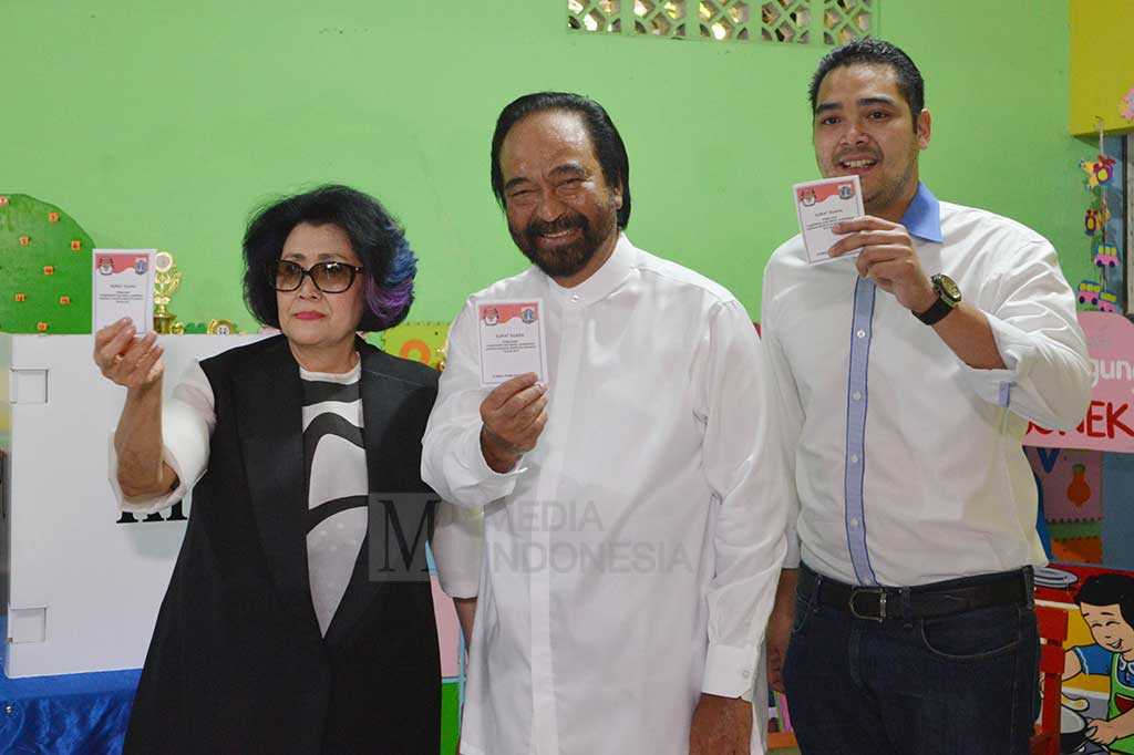 Surya Paloh Berikan Hak Suara di Grogol Utara - Medcom.id Surya Paloh Berikan Hak Suara di Grogol Utara - Medcom.id