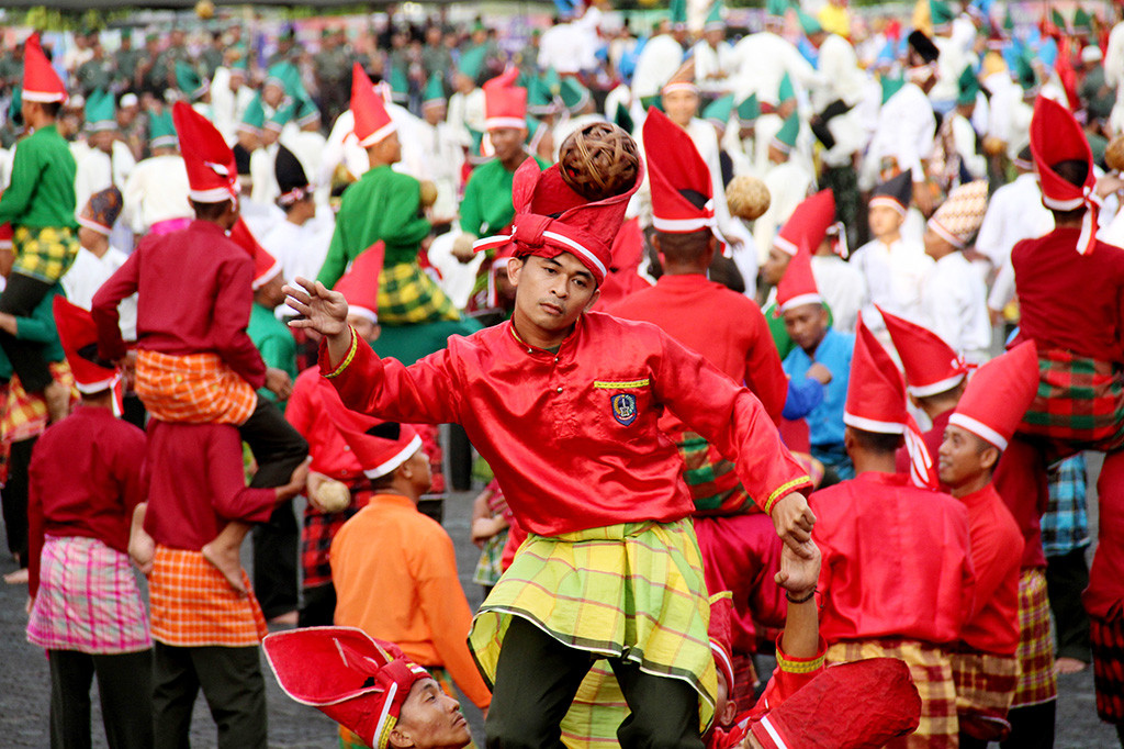 Kodam XIV Hasanuddin Pecahkan Rekor Tari Paraga Terbanyak - Medcom.id