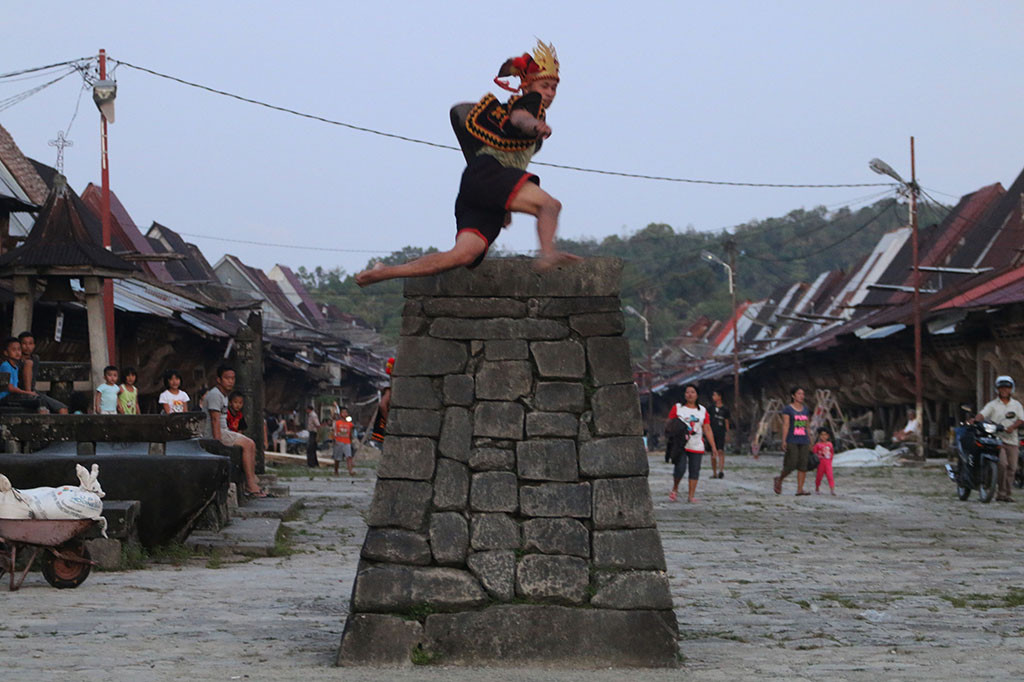 Tradisi Lompat Batu Bawomataluo