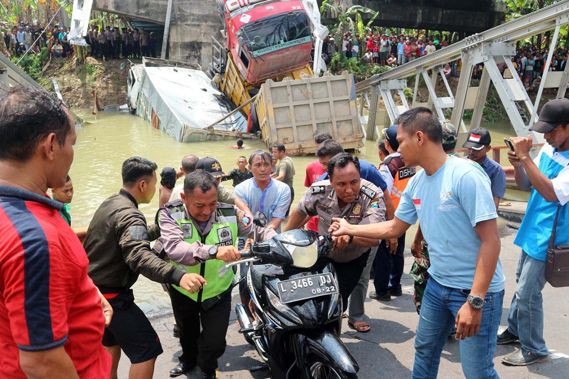 Begini Kondisi Jembatan Babat-Widang yang Ambruk - Medcom.id Begini Kondisi Jembatan Babat-Widang yang Ambruk - Medcom.id