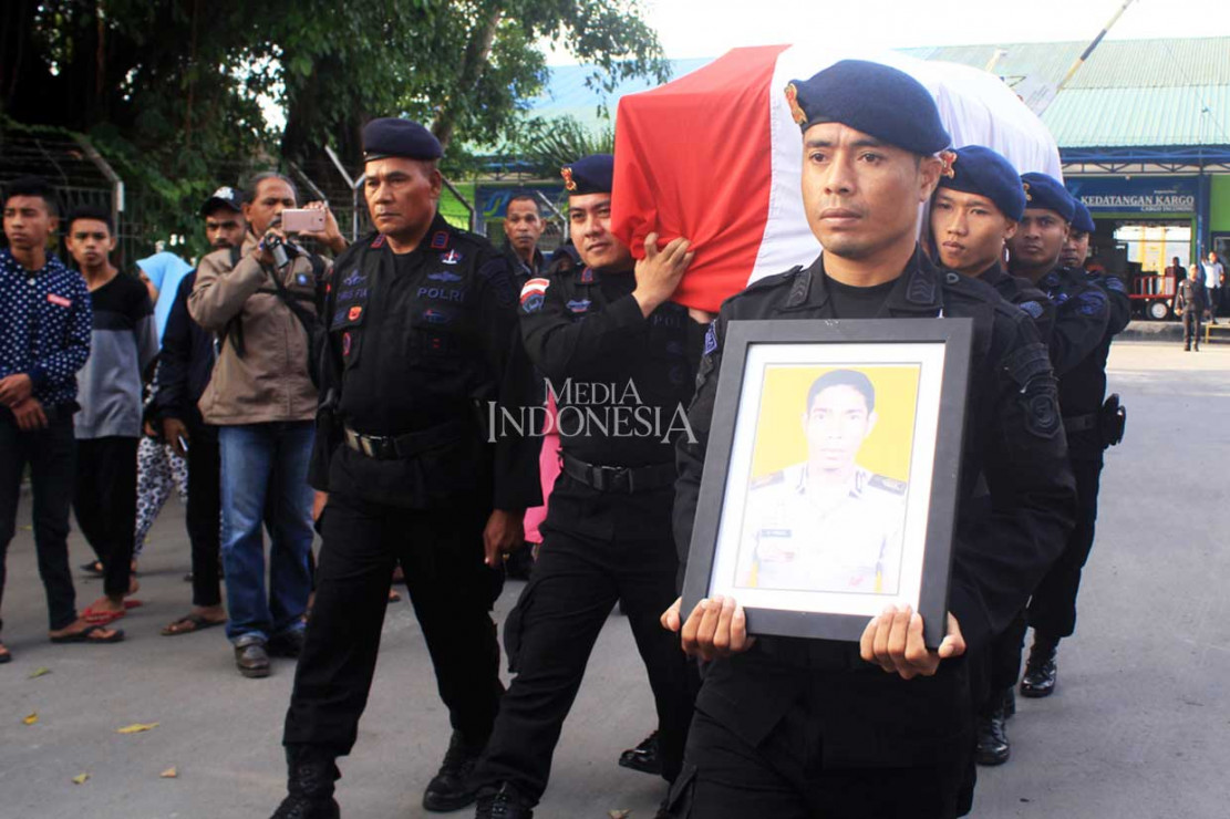 Jenazah Anggota Brimob Korban Penusukan Tiba di Kupang - Medcom.id