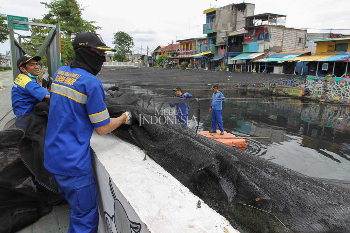 Banyak Sampah, Waring Kali Item Dicopot