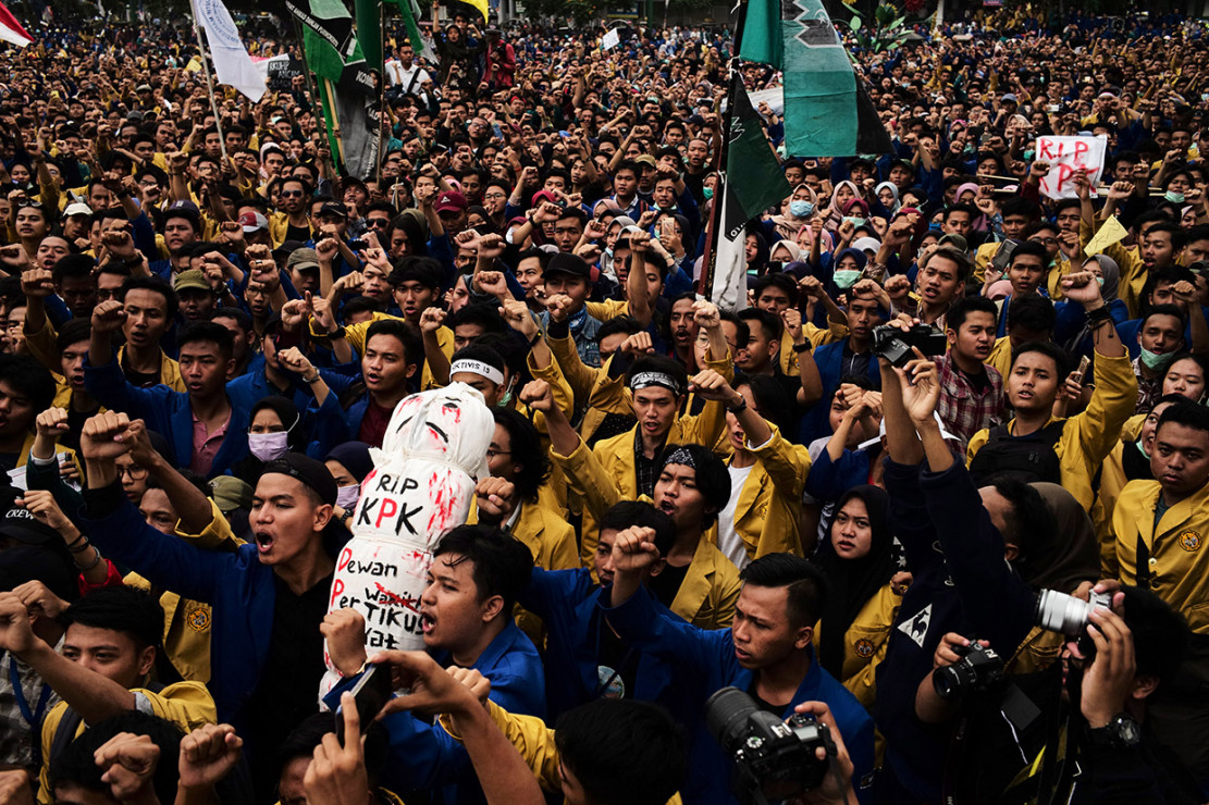 Aksi Unjuk Rasa Mahasiswa Tolak UU KPK dan RUU KUHP Aksi Unjuk Rasa Mahasiswa Tolak UU KPK dan RUU KUHP