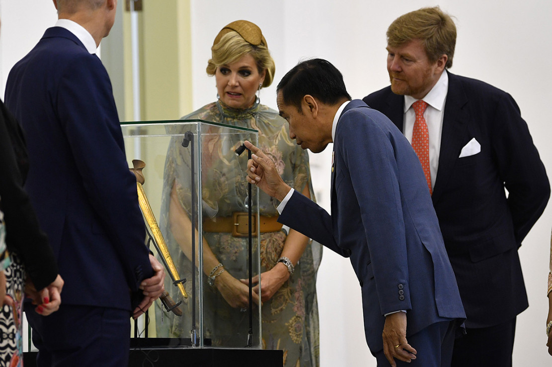 Raja Belanda Kembalikan Keris Pangeran Diponegoro Ke Jokowi