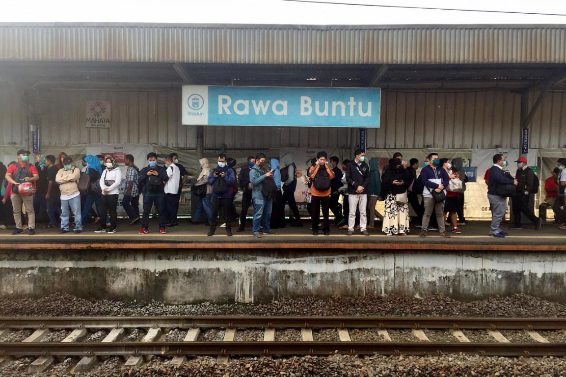 Potret Kepadatan Penumpang di Gerbong KRL - Medcom.id