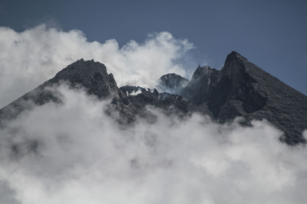 Kubah Lava Gunung Merapi Berpotensi Runtuh