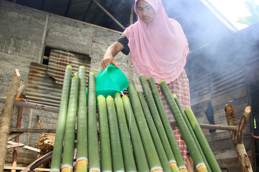 Tradisi Masak Lemang Jelang Ramadan Warga Aceh