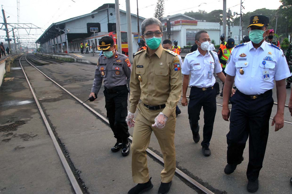 Hari ke-6 PSBB, Stasiun KRL Bogor Sepi Penumpang