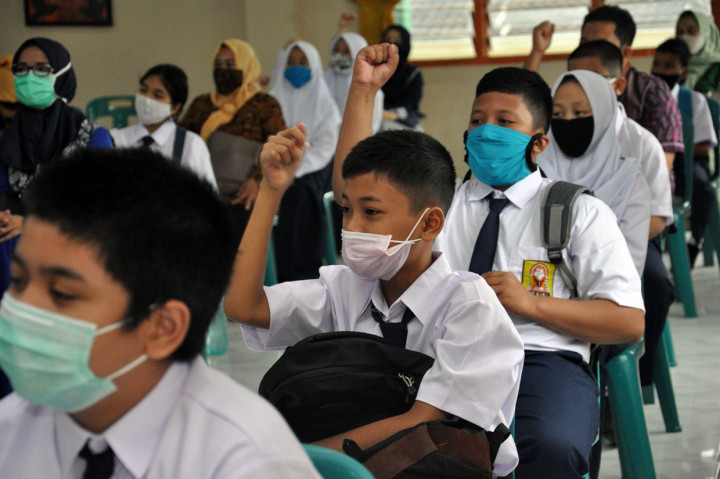 Adaptasi Pada Lingkungan Sekolah Baru Adaptasi Pada Lingkungan Sekolah Baru
