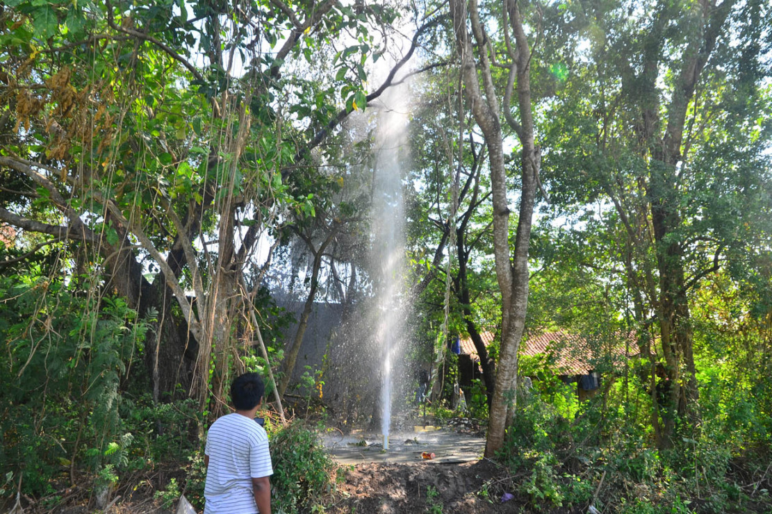 Semburan Air Bercampur Gas Hebohkan Warga Grobogan - Medcom.id