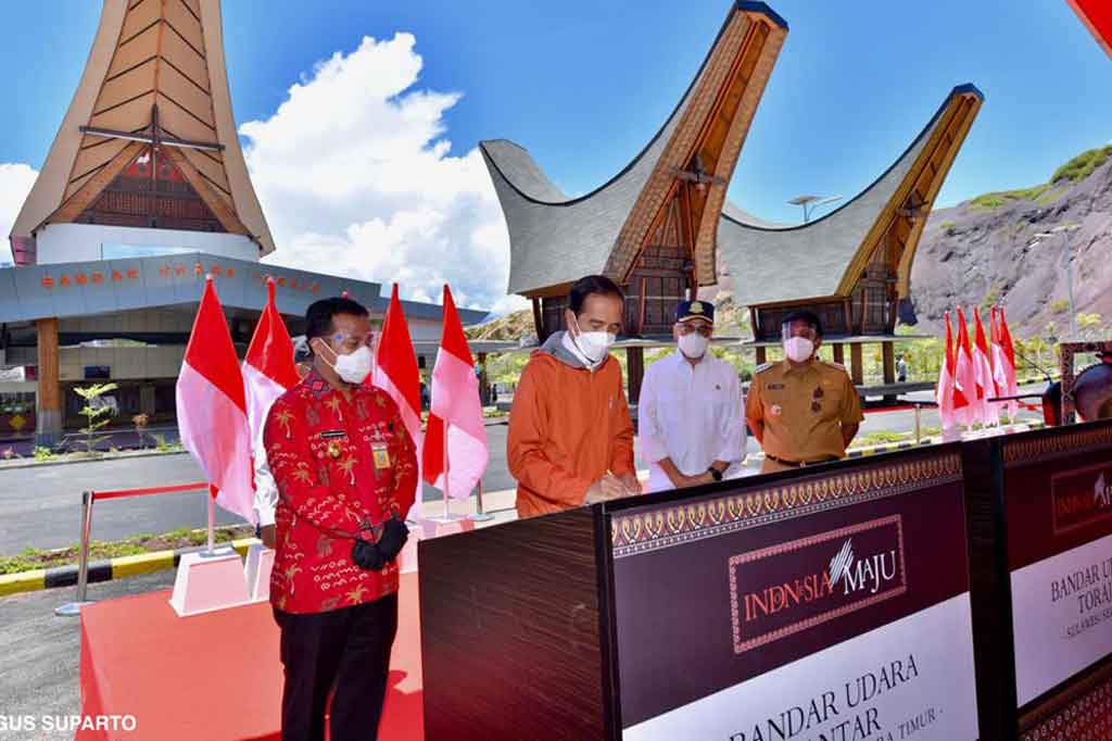 Foto-Foto Jokowi Resmikan Bandara Toraja