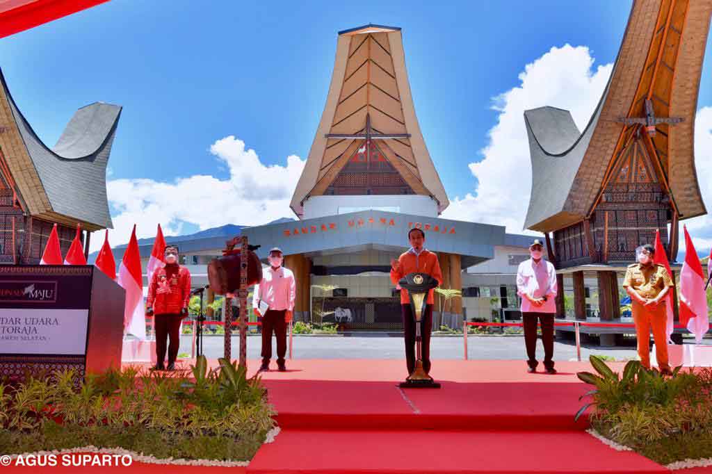 Foto-Foto Jokowi Resmikan Bandara Toraja