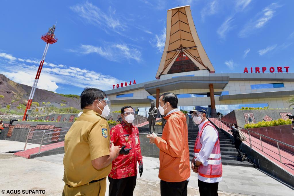 Foto-Foto Jokowi Resmikan Bandara Toraja