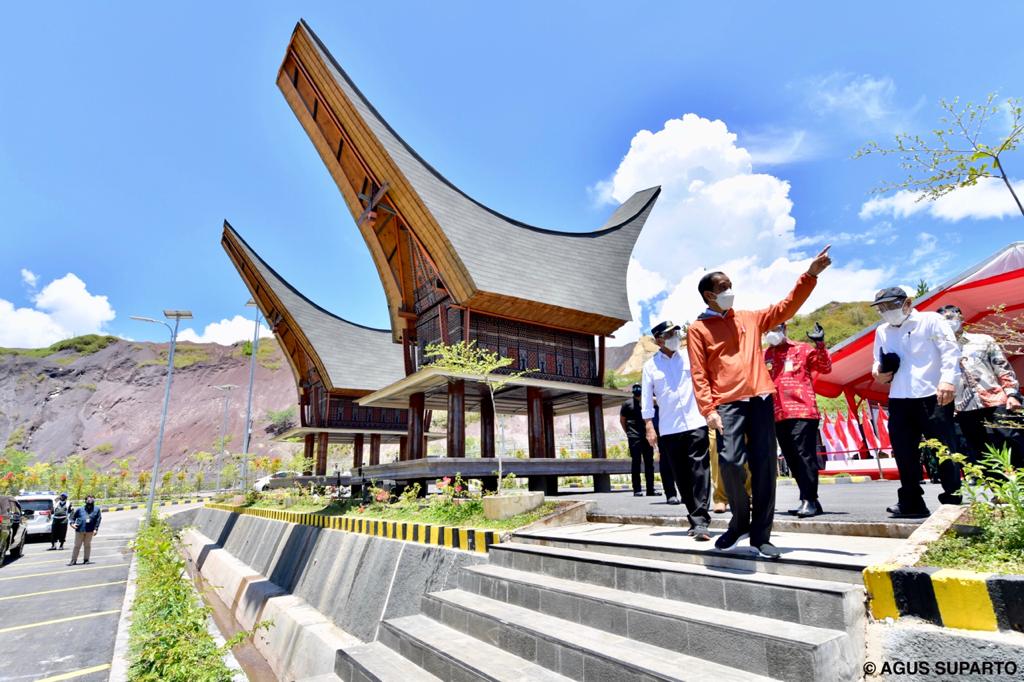 Foto-Foto Jokowi Resmikan Bandara Toraja