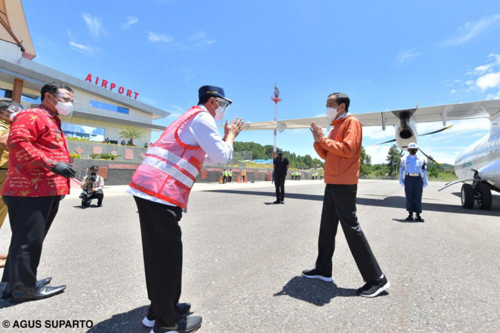 Foto-Foto Jokowi Resmikan Bandara Toraja