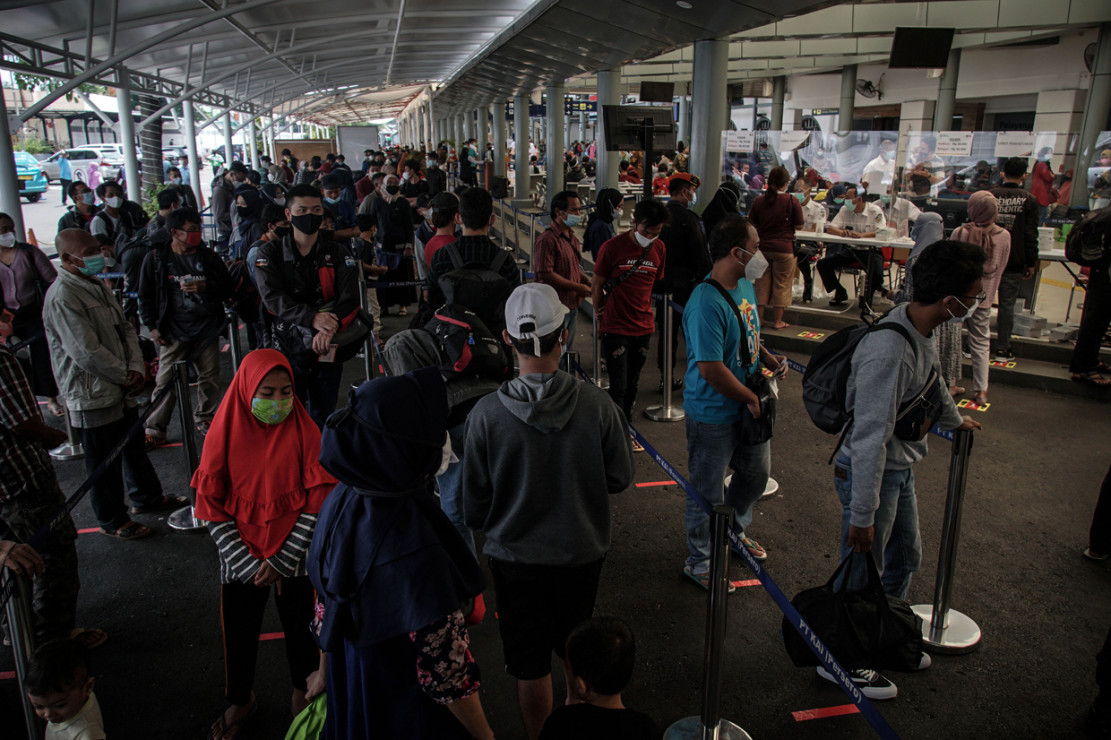 Potret Lonjakan Penumpang di Stasiun Pasar Senen