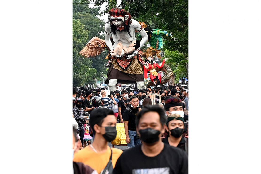 Suasana Pawai Ogoh-ogoh di Bali