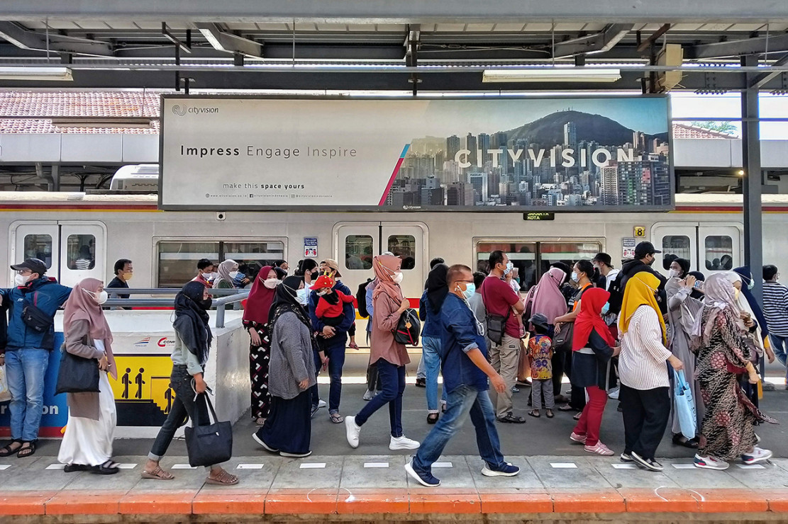 Stasiun KRL Ramai Saat Libur Akhir Pekan - Medcom.id