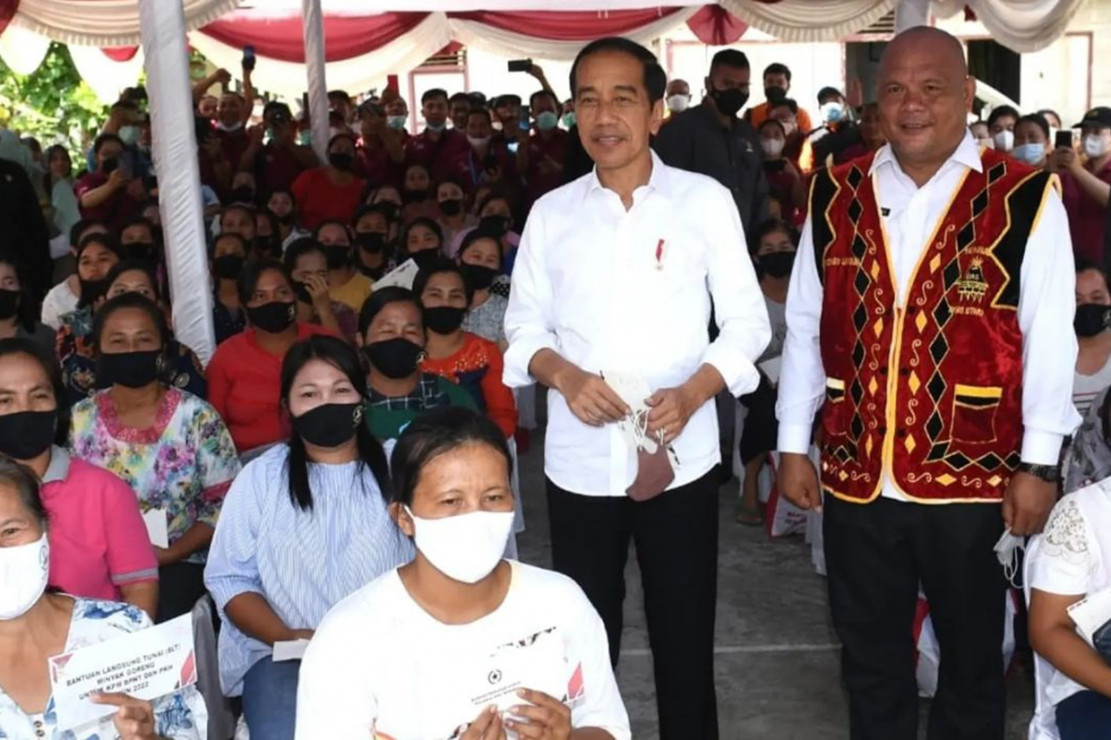 Jokowi Temui Pedagang Di Pasar Alasa Nias Beli Cabai Hingga Pisang