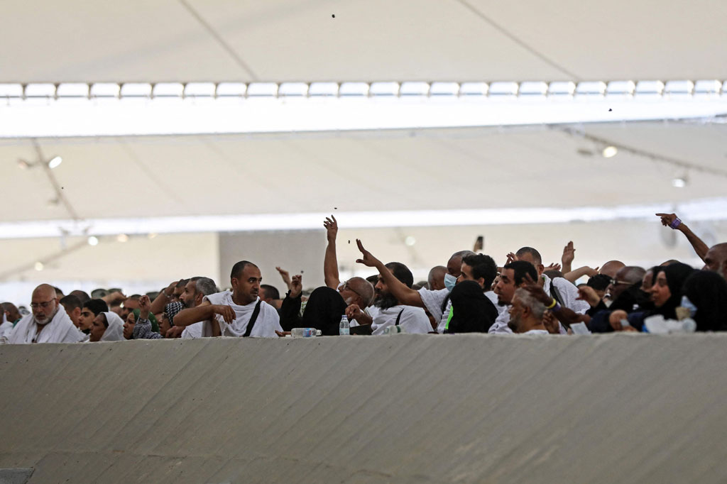 Melihat Prosesi Lempar Jumroh di Jamarat - Medcom.id