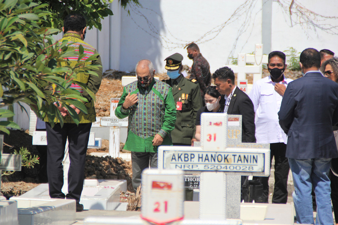 Foto: Presiden Timor Leste Ziarah ke Makam Eks Gubernur Timtim