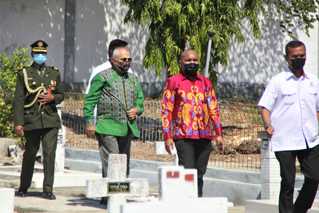 Foto: Presiden Timor Leste Ziarah ke Makam Eks Gubernur Timtim