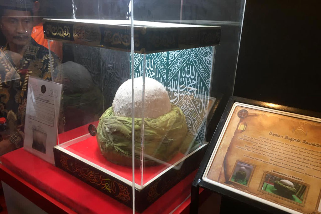 Mengunjungi Pameran Artefak Peninggalan Nabi Muhammad SAW