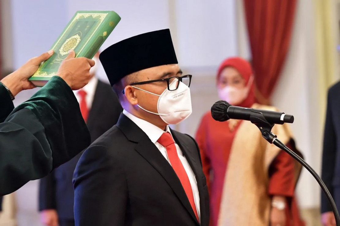 Jokowi Resmi Lantik Azwar Anas Jadi Menpan RB - Medcom.id