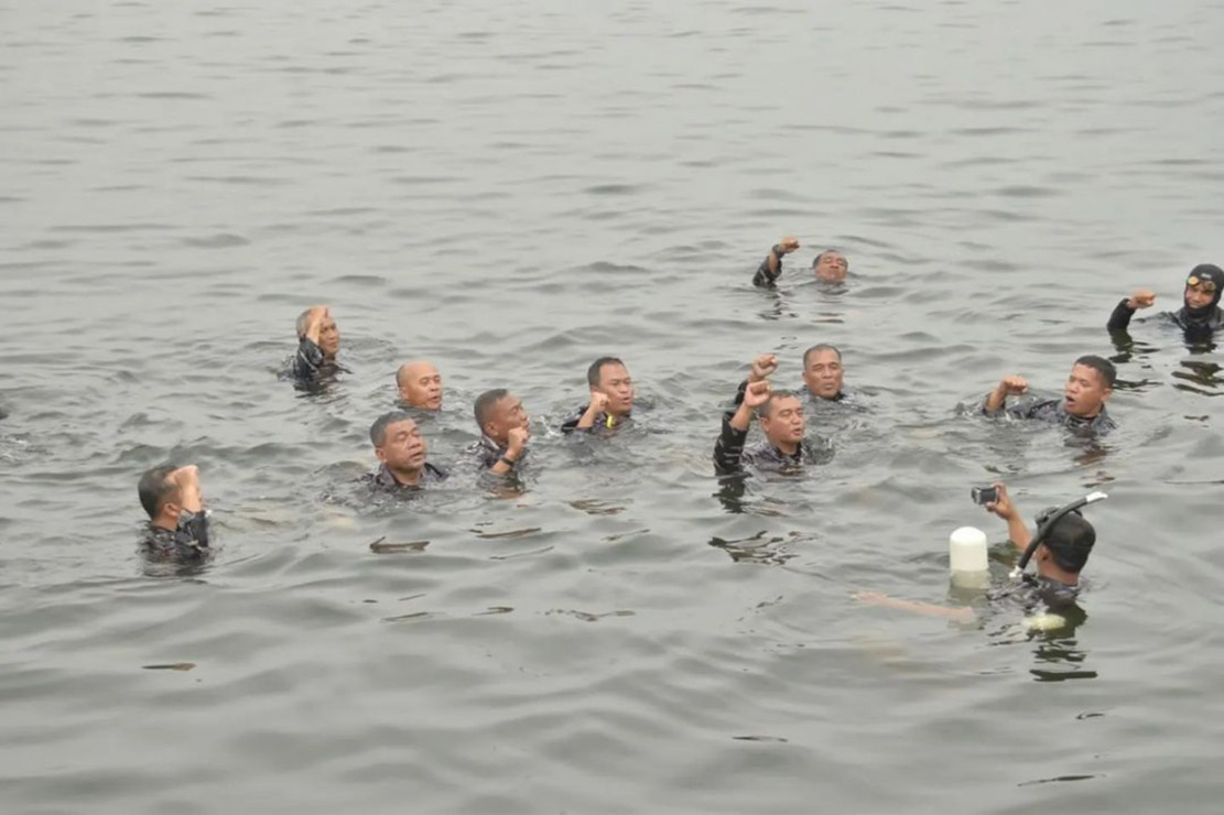 Keren! TNI AL Pecahkan Rekor MURI Water Trappen
