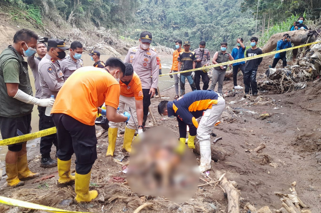 Pengendara Motor yang Terseret Banjir Ciamis Ditemukan Meninggal