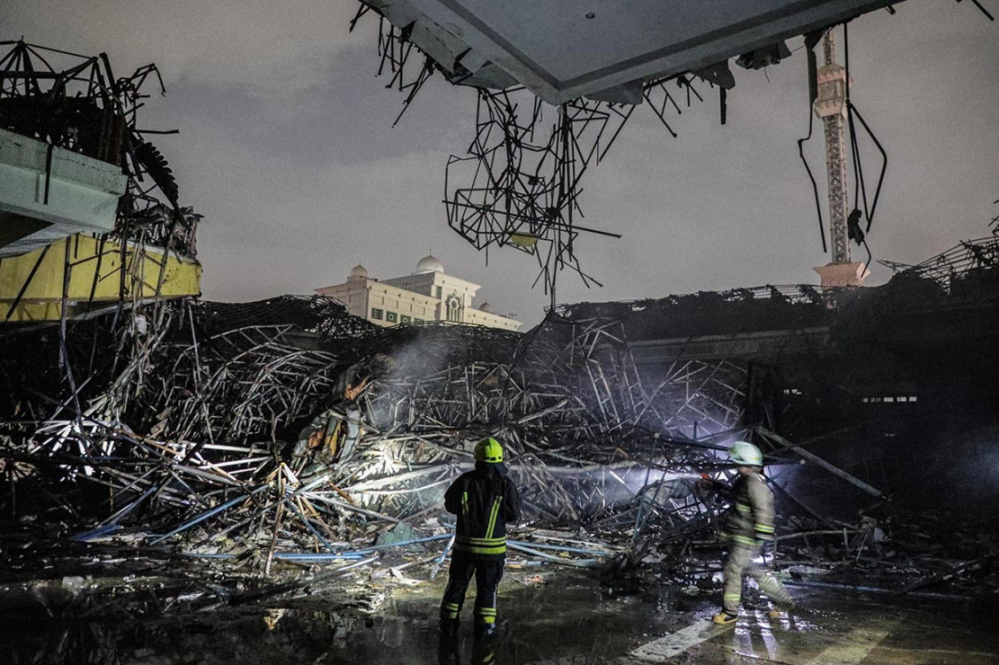 Potret Puing-puing Kubah Masjid Jakarta Islamic Center Usai Terbakar Potret Puing-puing Kubah Masjid Jakarta Islamic Center Usai Terbakar