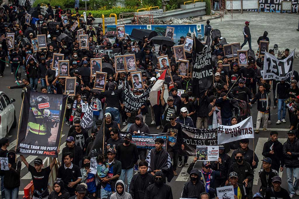 Potret Aremania Gelar Aksi Damai Tuntut Pengusutan Tragedi Kanjuruhan