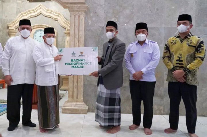 Wapres Salurkan Bantuan Microfinance Baznas