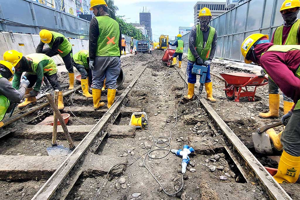 Melihat Rel Trem Kuno Peninggalan Belanda di Proyek MRT Jakarta Melihat Rel Trem Kuno Peninggalan Belanda di Proyek MRT Jakarta