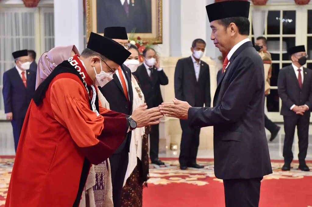 Jokowi Saksikan Pengucapan Sumpah dan Lantik Pejabat Negara Jokowi Saksikan Pengucapan Sumpah dan Lantik Pejabat Negara