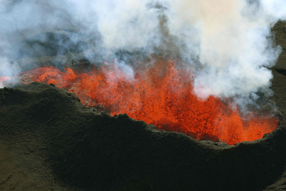 Menyaksikan Petunjukan Spektakuler dari Letusan Gunung Mauna Loa