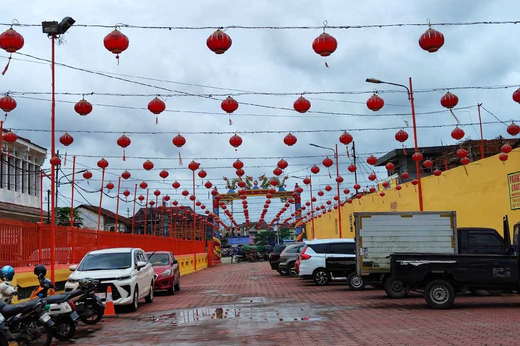 Ratusan Lampion Dipasang di Kelenteng Chandra Nadi Palembang