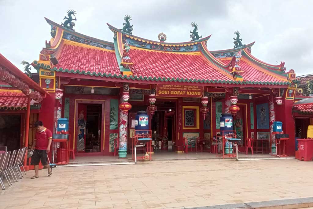 Ratusan Lampion Dipasang di Kelenteng Chandra Nadi Palembang