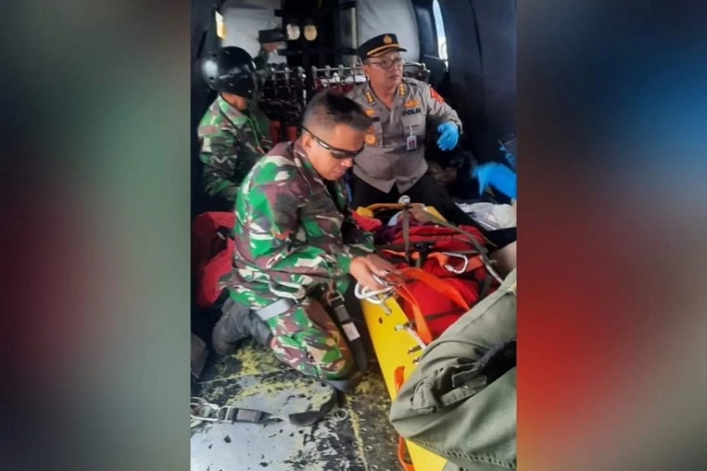 Detik-detik Heli Super Puma TNI AU Evakuasi Kapolda Jambi