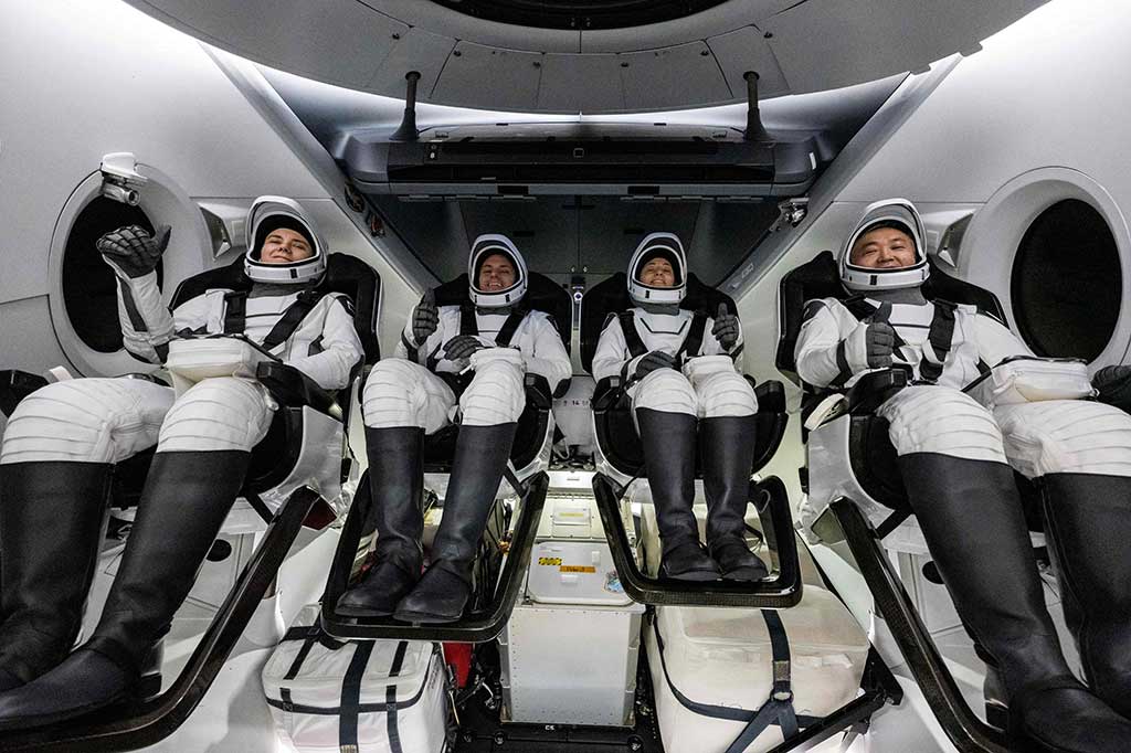 Pesawat SpaceX Crew-5 Mendarat di Bumi Usai Misi 5 Bulan
