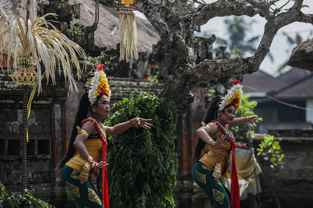 Melihat Pertunjukan Tari Barong di Bali