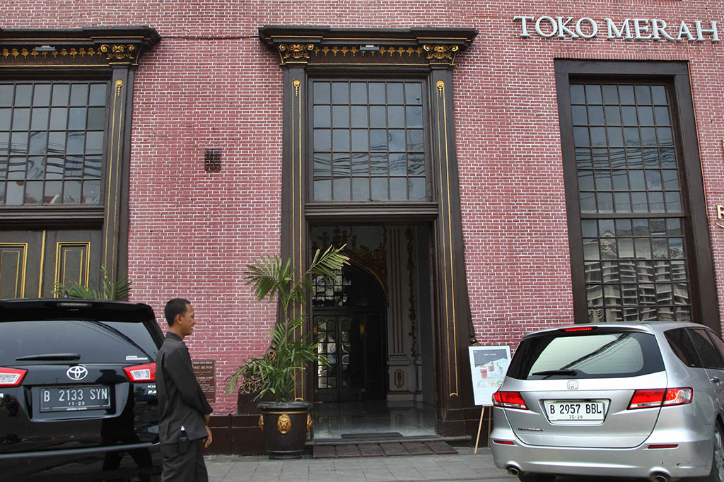 Sempat Terbengkalai, Toko Merah Disulap Jadi Kafe Estetik