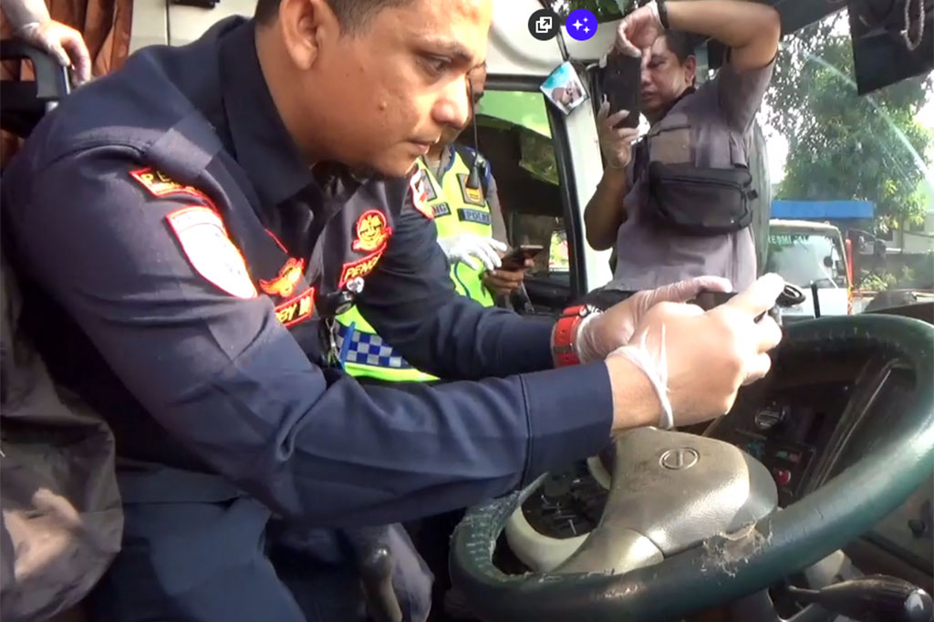 Petugas Cek Kelayakan Bus Maut yang Tewaskan 12 Orang di Tol Cipali