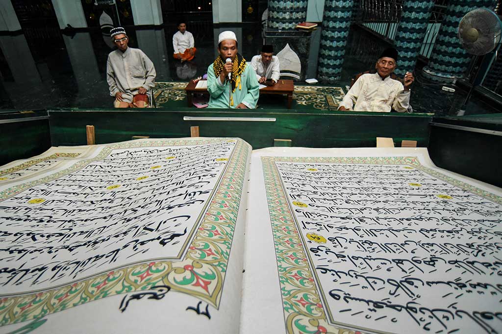 Tradisi Tadarus Alquran Raksasa di Masjid Baiturrahman Banyuwangi