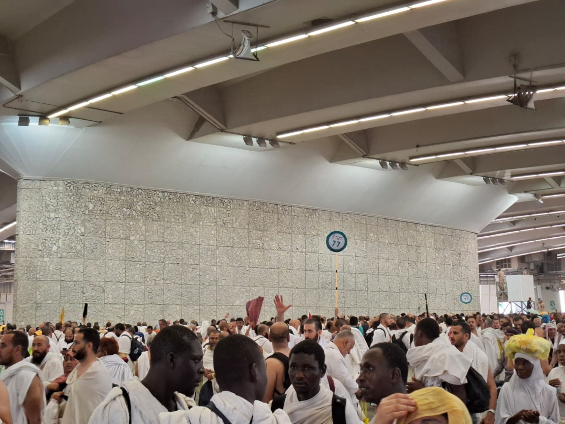 Jemaah Haji Mulai Lempar Jumrah