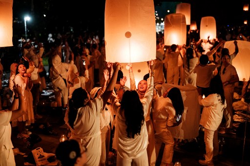 Ribuan Lampion Hiasi Langit Candi Borobudur