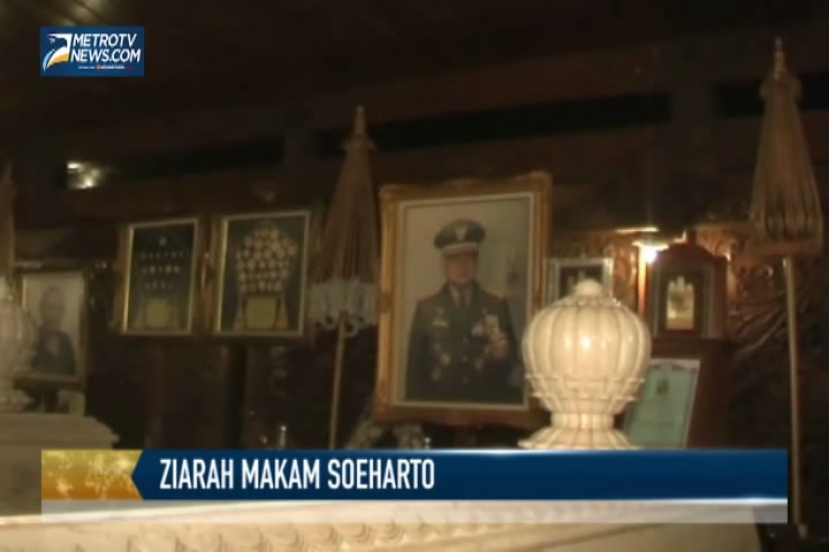 Anis Matta Ziarah ke Makam Soeharto Anis Matta Ziarah ke Makam Soeharto
