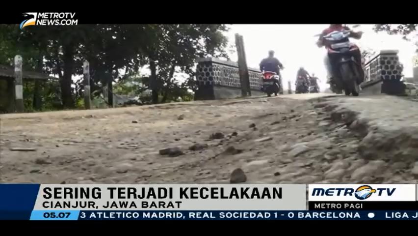 10 Tahun Jalan Rusak di Cianjur Tak Kunjung Diperbaiki