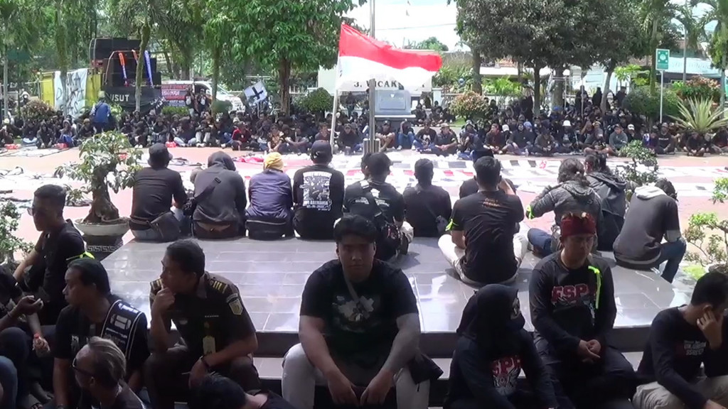 Tuntut Keadilan Tragedi Kanjuruhan Aremania Kembali Unjuk Rasa