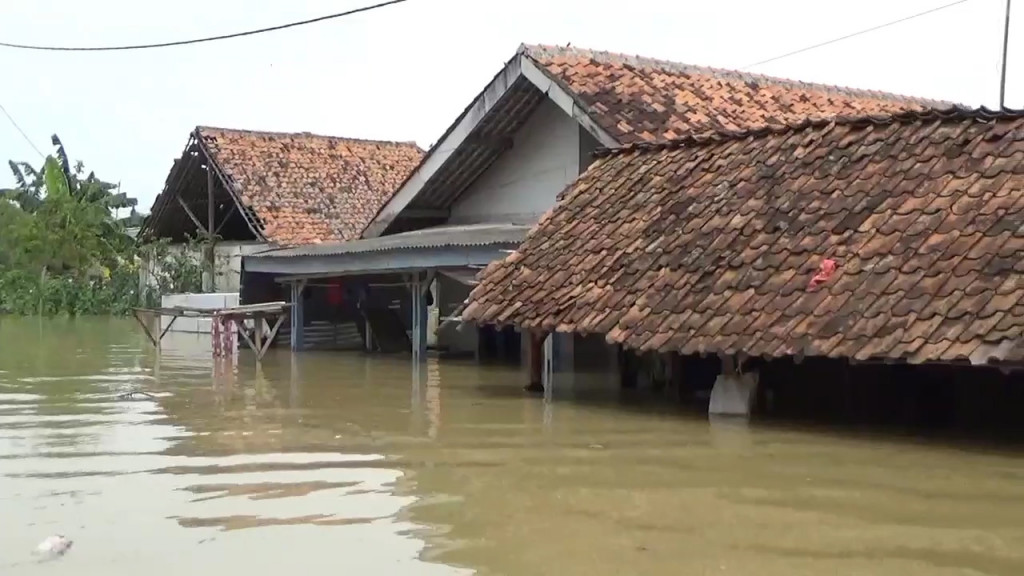 Ketinggian Banjir di Karawang Capai 2 Meter